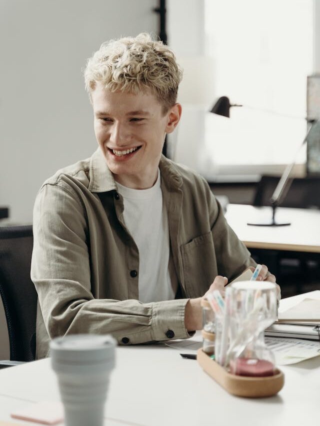 Top 4 AI Trends to Look Forward to in 2024 - Careervira Web Stories